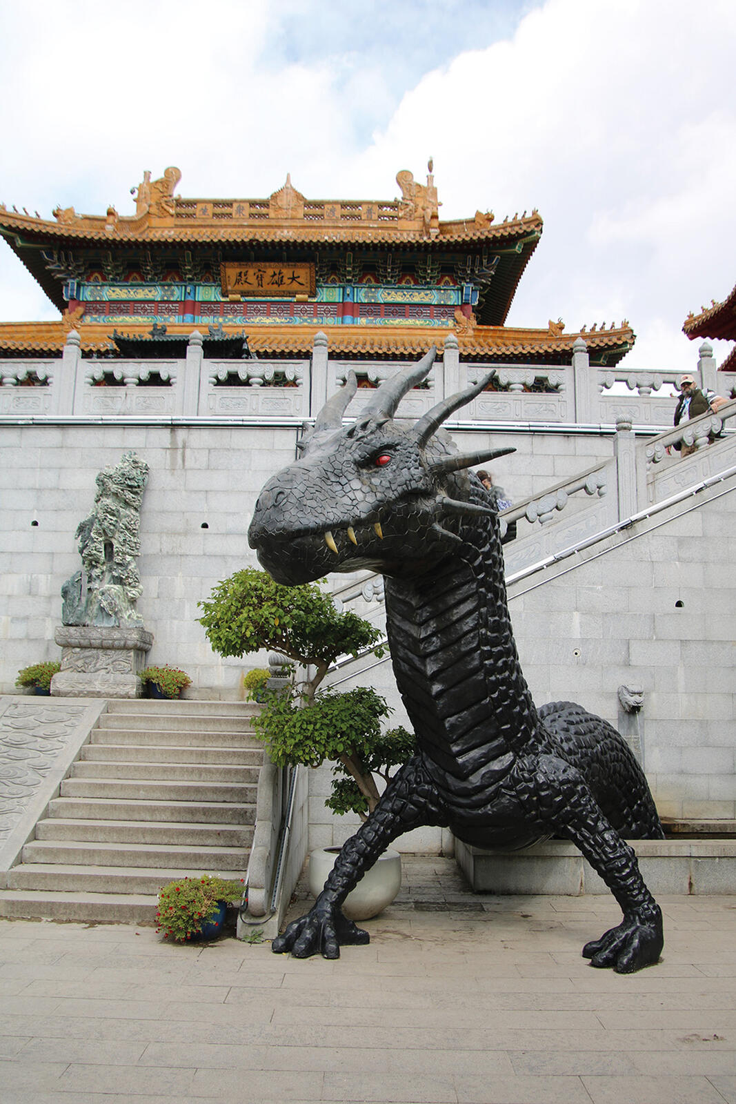 Lancering Dimitri Vegas' Dino Warriors in Pairi Daiza | Interviews ...